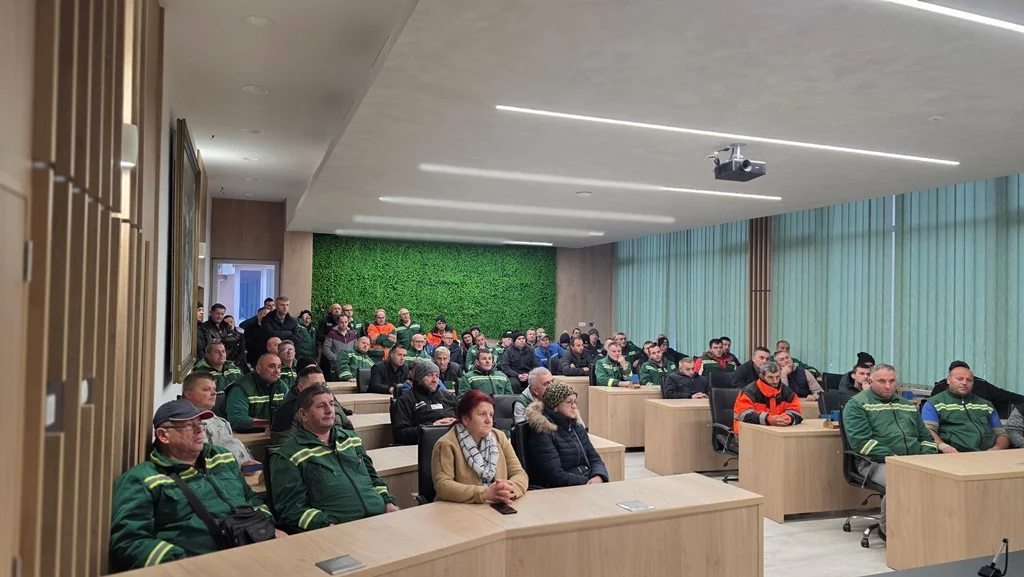 Općina Velika Kladuša: Održan sastanak sa predstavnicima Sindikata i ...