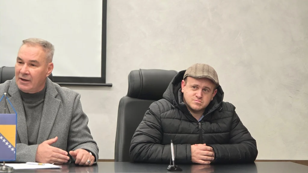 Općina Velika Kladuša: Održan sastanak sa predstavnicima Sindikata i ...