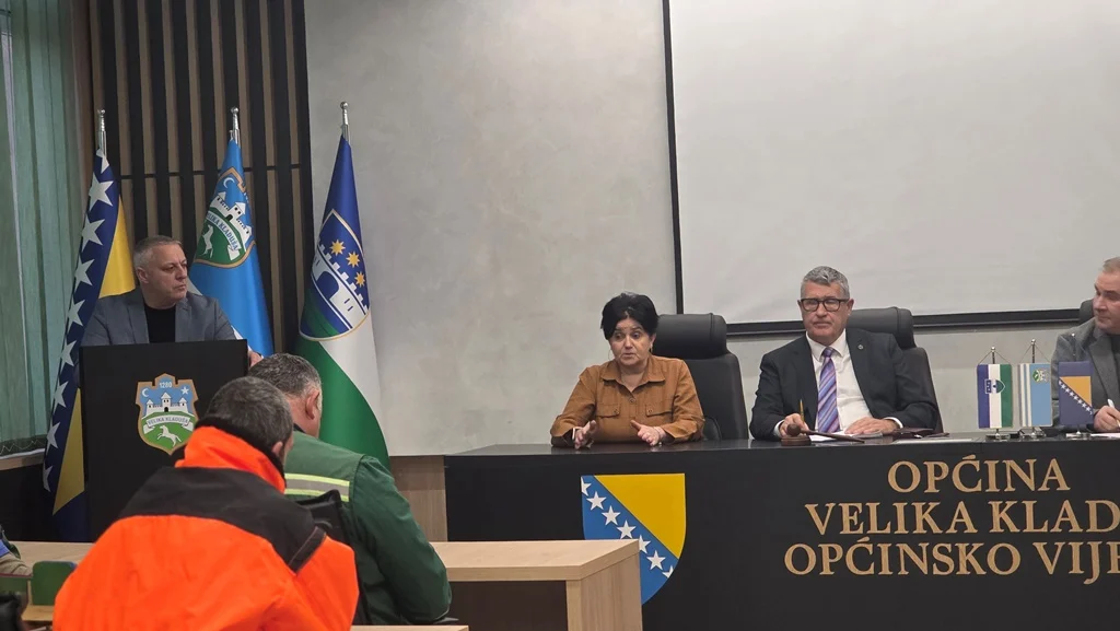 Općina Velika Kladuša: Održan sastanak sa predstavnicima Sindikata i ...