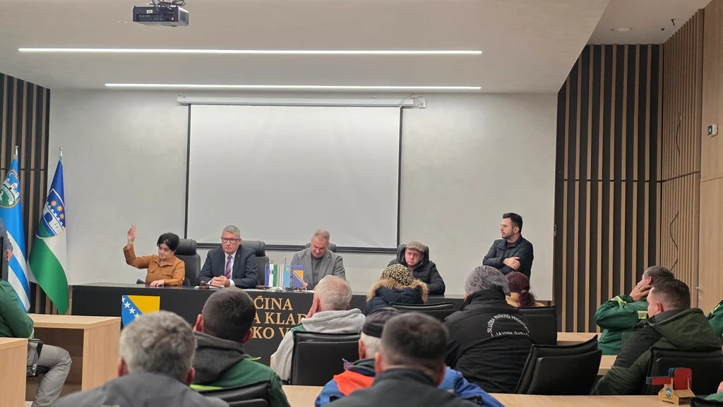 Općina Velika Kladuša: Održan sastanak sa predstavnicima Sindikata i ...