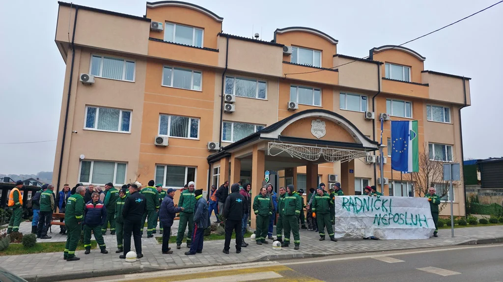 Općina Velika Kladuša: Održan sastanak sa predstavnicima Sindikata i ...